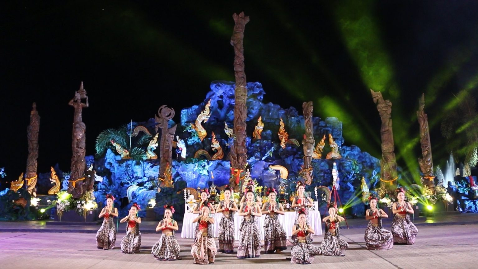 ขอนแก่น ลอยกระทงเริ่มแล้วในงาน “สีฐานเฟสติวัล บุญสมมาบูชานาค” ที่จัดขึ้นระหว่างวันที่ 13-15 พ.ย. ...