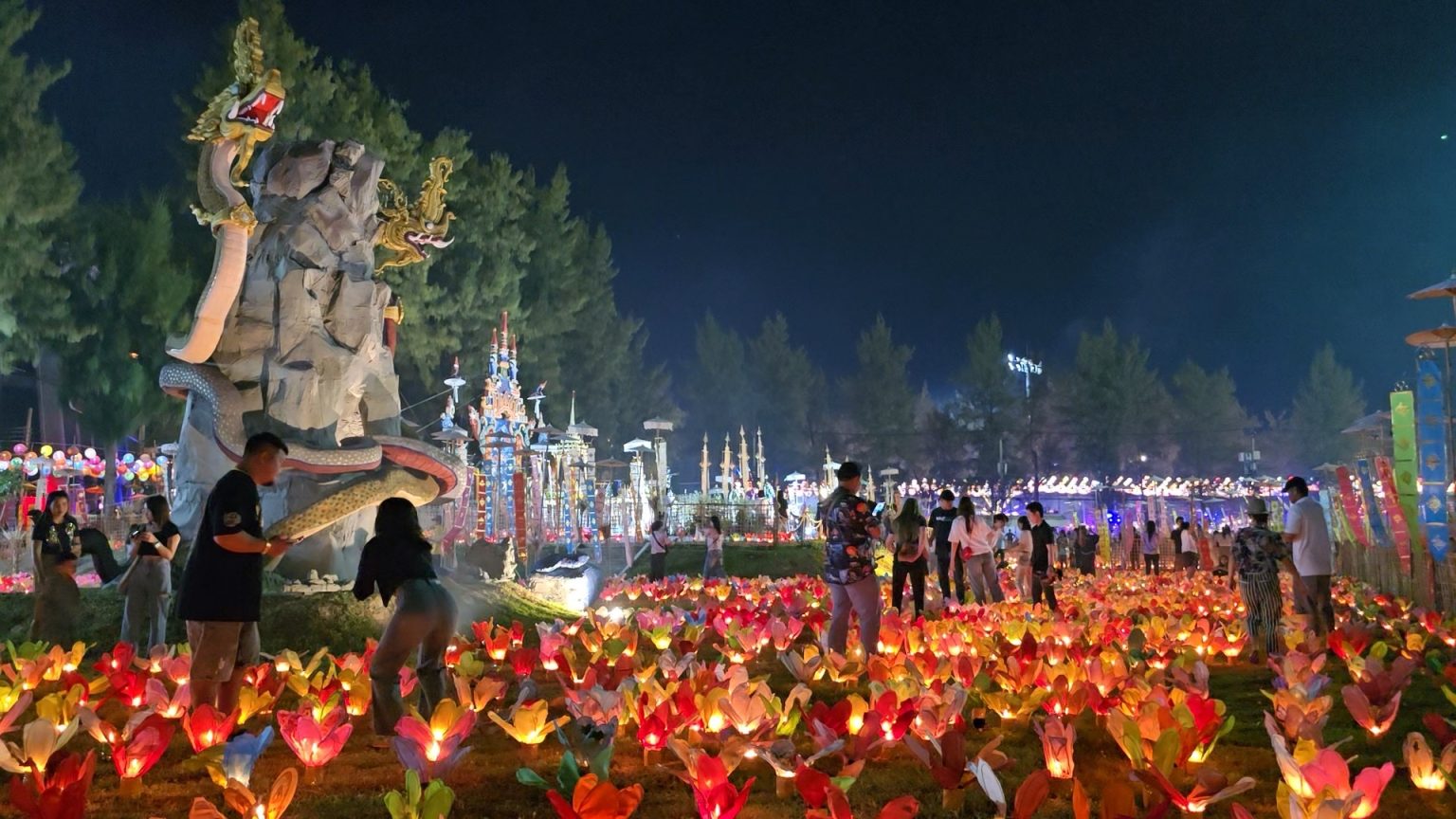 ขอนแก่น ลอยกระทงเริ่มแล้วในงาน “สีฐานเฟสติวัล บุญสมมาบูชานาค” ที่จัดขึ้นระหว่างวันที่ 13-15 พ.ย. ...